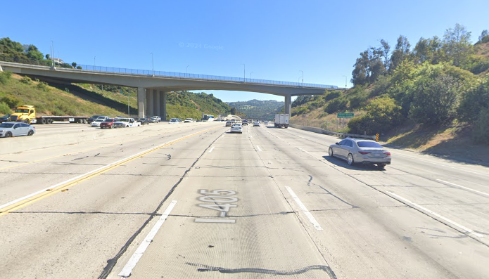 3 Hospitalized After 2 SUVs Collide on 405 Freeway near Bel Air
